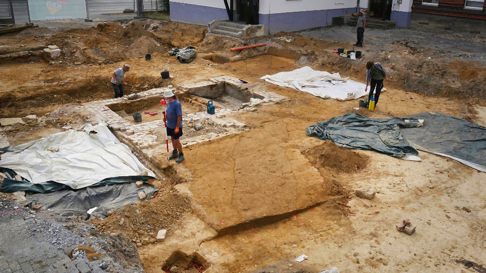 Neuzeitliche Lazarett-Reste und mittelalterlicher Hof | Nachricht ...