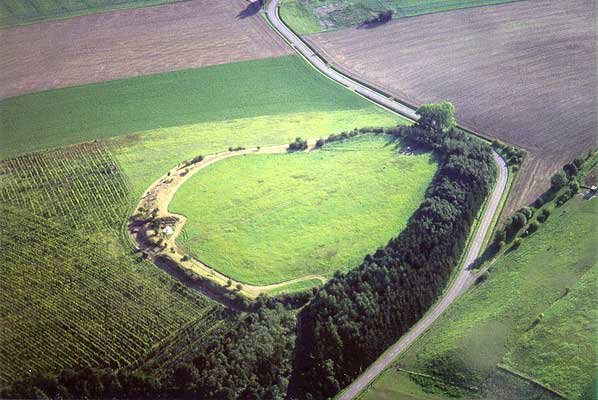 Ausgrabungen in der Hünenburg: Ein Herrschaftssitz der Bronzezeit ...